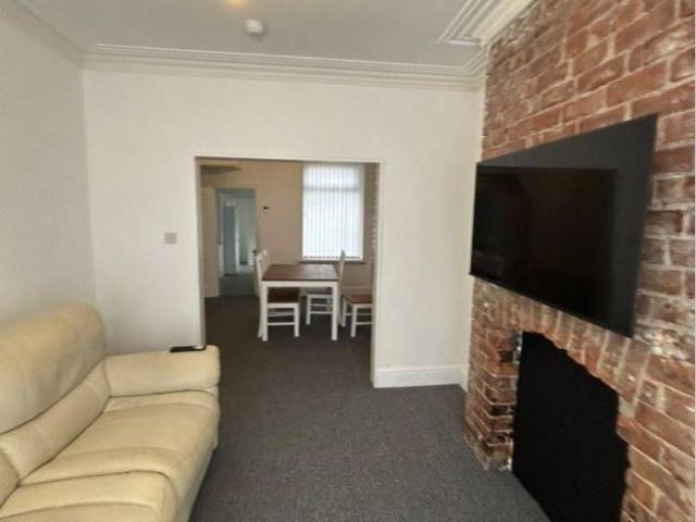 2 bedroom house share to rent