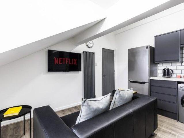 2 bedroom house share to rent