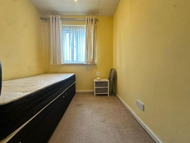 2 bedroom house share to rent