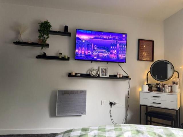 2 bedroom house share to rent