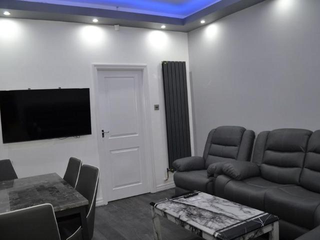 2 bedroom house share to rent