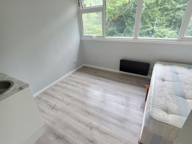 2 bedroom house share to rent