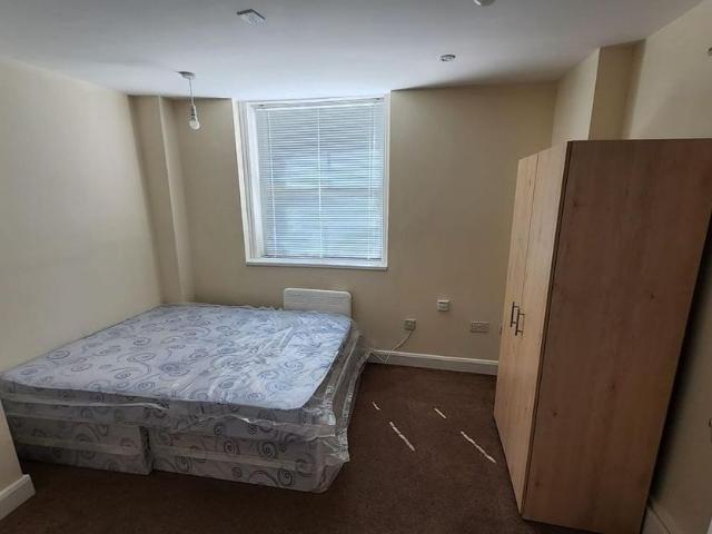 2 bedroom house share to rent