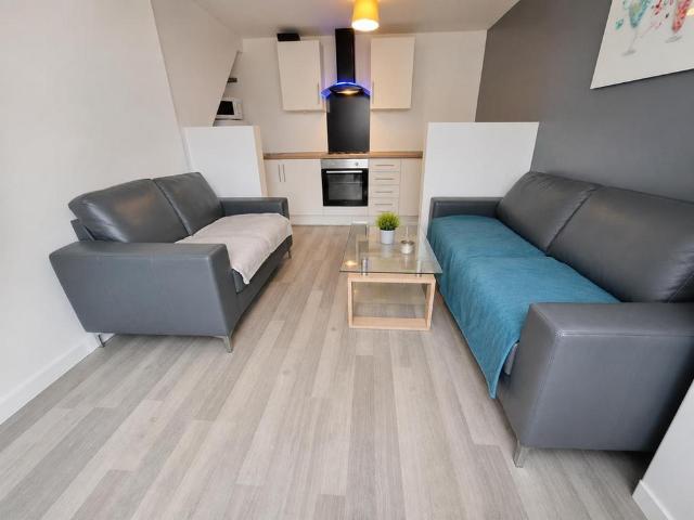 2 bedroom house share to rent