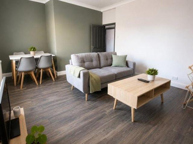 2 bedroom house share to rent