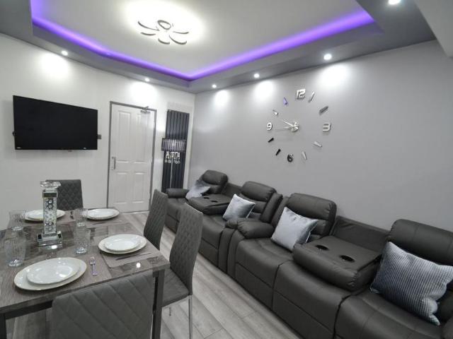 2 bedroom house share to rent