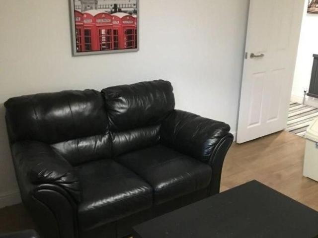 2 bedroom house share to rent