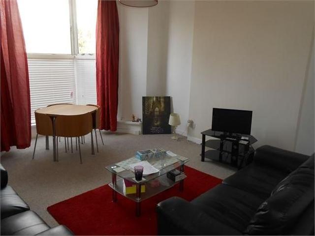 2 bedroom house share to rent