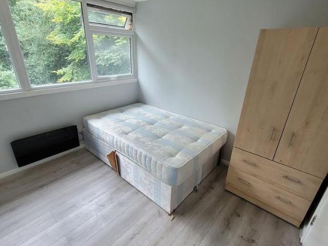 2 bedroom house share to rent