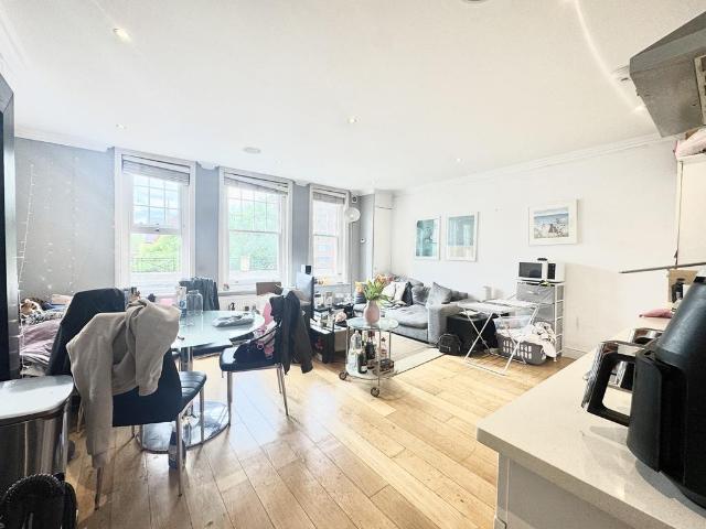 2 bedroom house share to rent