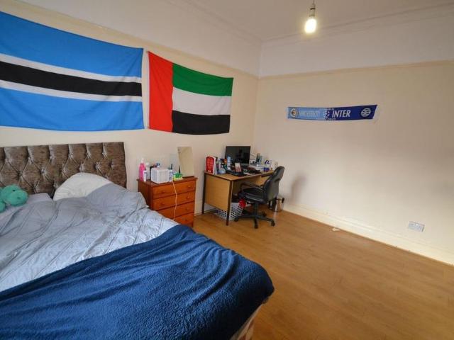 2 bedroom house share to rent
