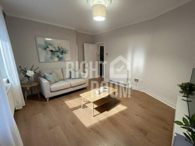 2 bedroom house share to rent