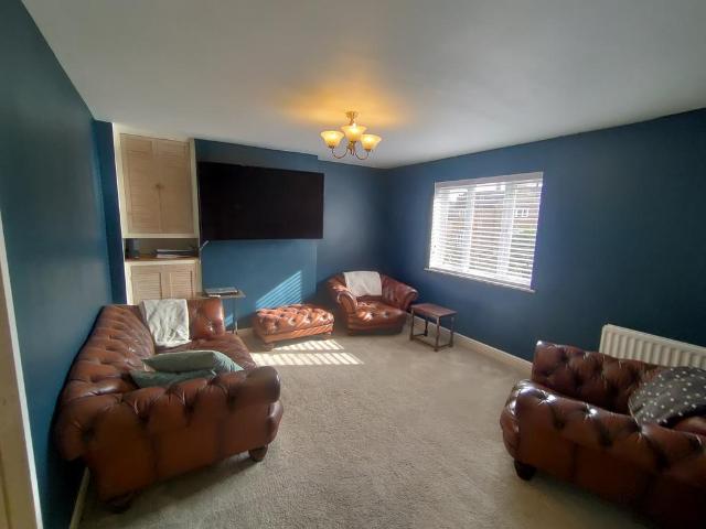 2 bedroom house share to rent