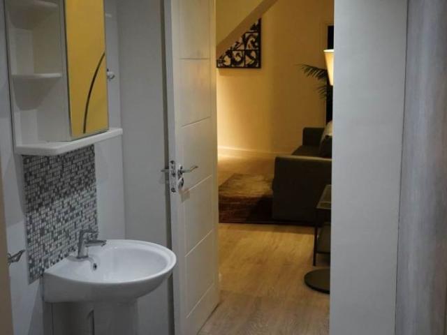 2 bedroom house share to rent