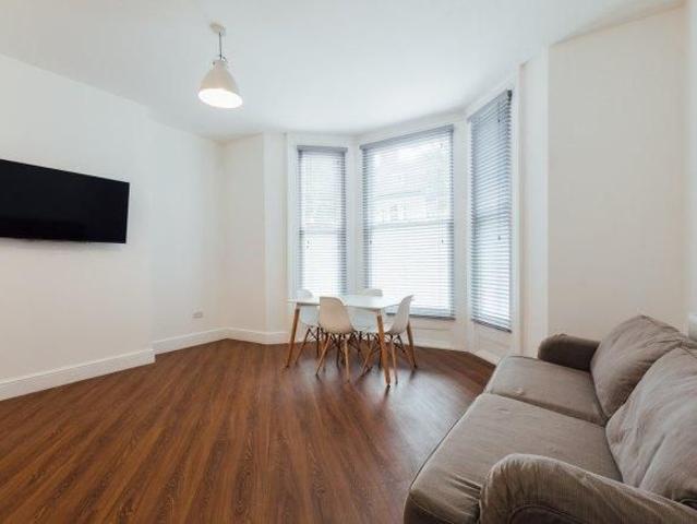 2 bedroom house share to rent