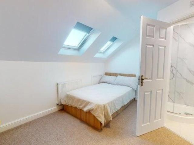 2 bedroom house share to rent
