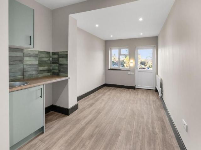 2 bedroom house share to rent