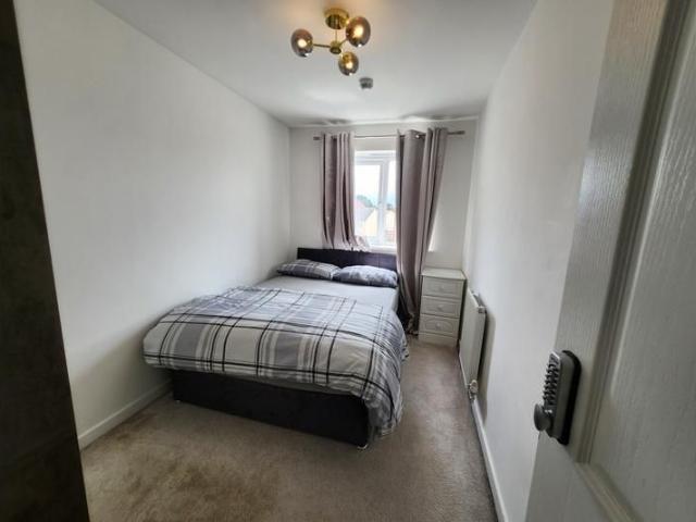 2 bedroom house share to rent