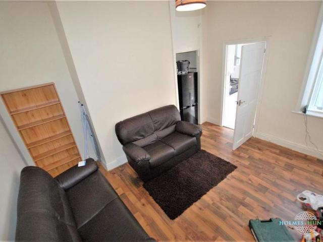 2 bedroom house share to rent