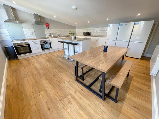 2 bedroom house share to rent