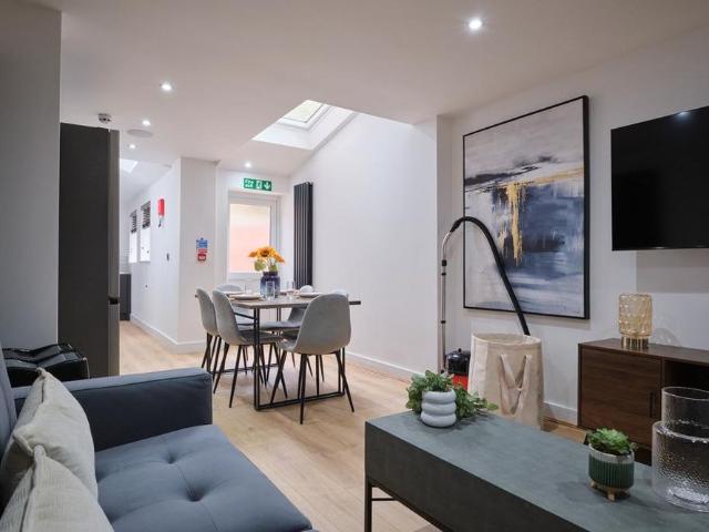 2 bedroom house share to rent
