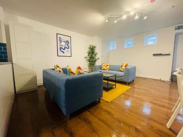 2 bedroom house share to rent