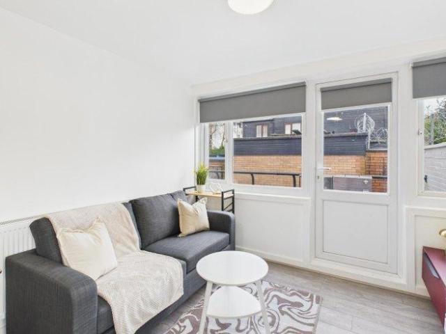 2 bedroom house share to rent