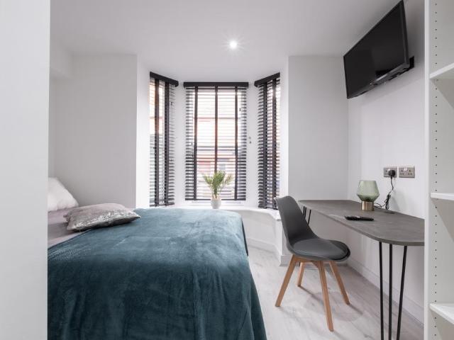 2 bedroom house share to rent