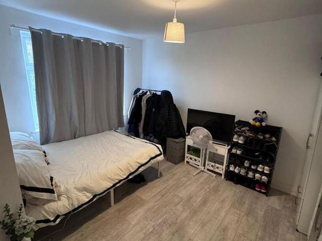 2 bedroom house share to rent