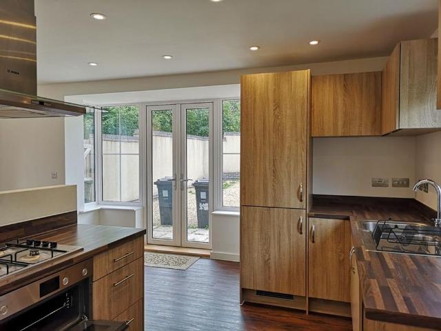 2 bedroom house share to rent