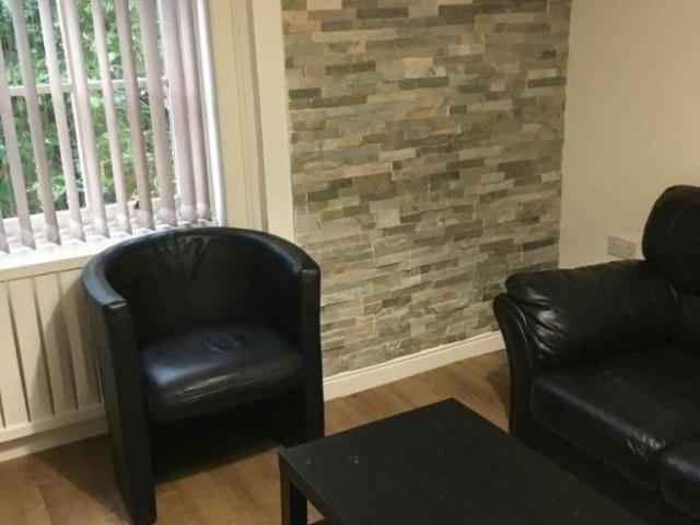 2 bedroom house share to rent