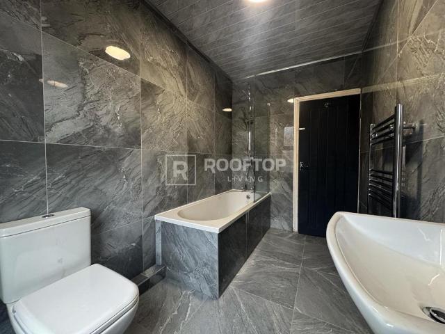2 bedroom house share to rent