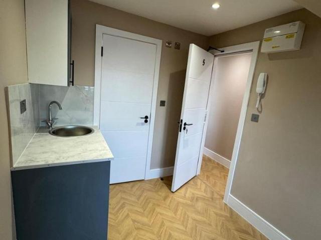 2 bedroom house share to rent