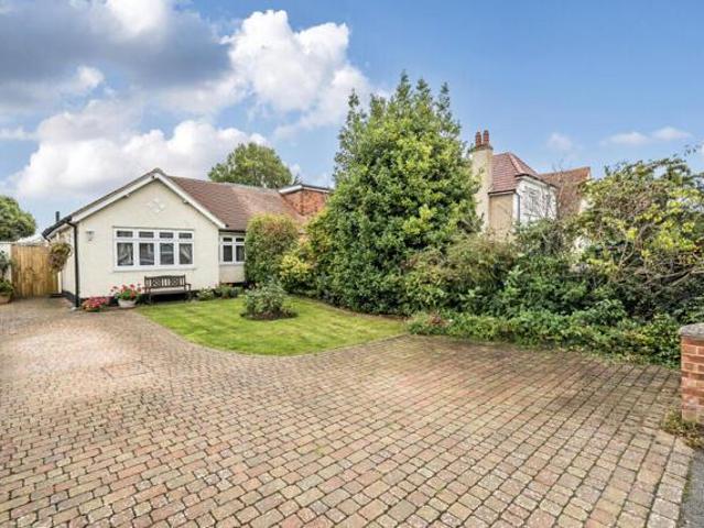 2 Bedroom House Shepperton Surrey LS98903451