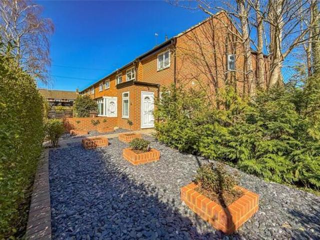 2 Bedroom House St. Albans Hertfordshire LS100649151