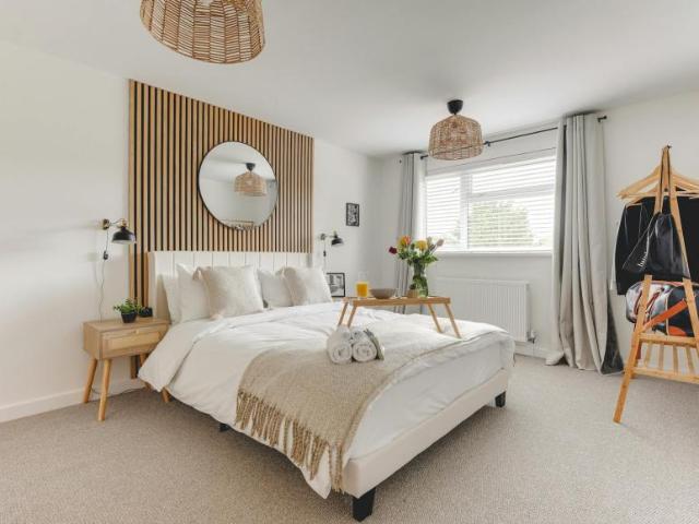 2 Bedroom House Stevenage Stevenage 95656759