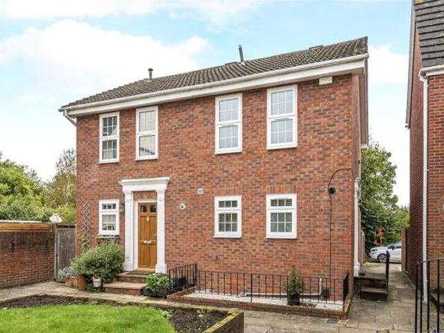 2 Bedroom House Surrey Surrey 100540582