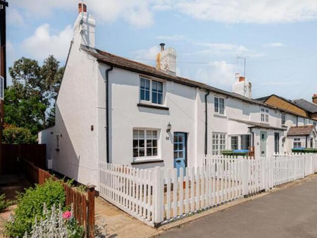 2 Bedroom House Surrey Surrey LS99204112