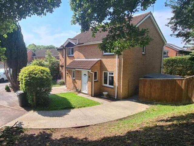 2 Bedroom House Swindon Wiltshire 100263305