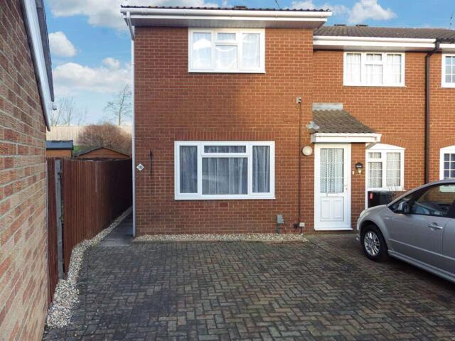 2 Bedroom House Swindon Wiltshire 98903252