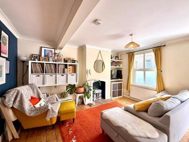 2 Bedroom House Swindon Wiltshire LS101892370