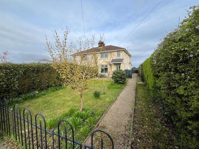 2 Bedroom House Pettistree Pettistree LS101379180
