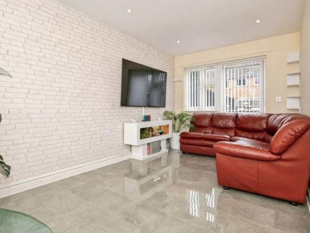 2 Bedroom House Pershore Worcestershire 101059913