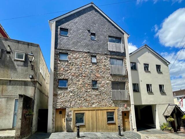 2 Bedroom House Plymouth Devon LS100456338