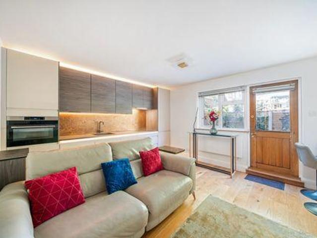 2 Bedroom House Putney England 104260559