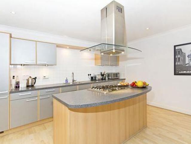 2 Bedroom House Putney England LS102722094