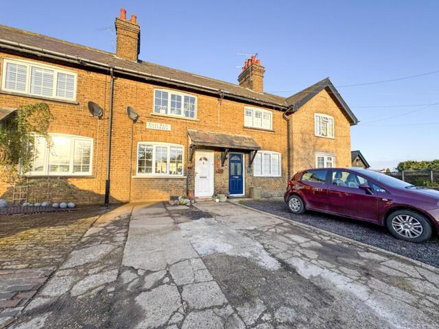 2 Bedroom House Rochford Essex 99986548