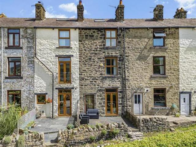 2 Bedroom House Ramsbottom Greater Manchester 98864729
