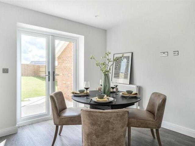 2 Bedroom House Reading West Berkshire 99641915