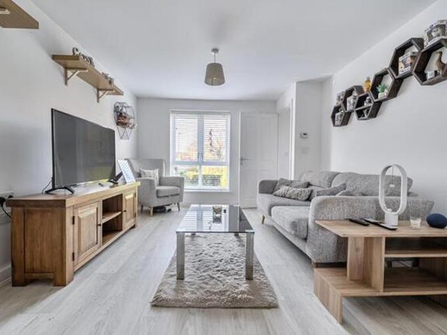 2 Bedroom House Reading West Berkshire 100733411